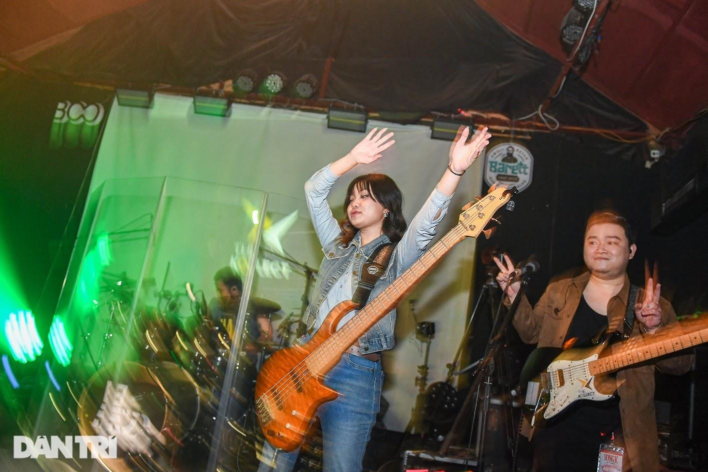Ban nhạc Rock Việt Nam và Nhật Bản "cháy hết mình" trong vòng vây khán ...