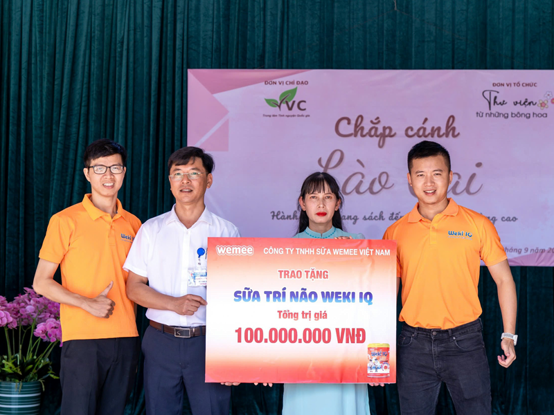 Wemee Việt Nam trao sữa Weki IQ tới các em nhỏ Nàn Sán, Lào Cai | Báo ...