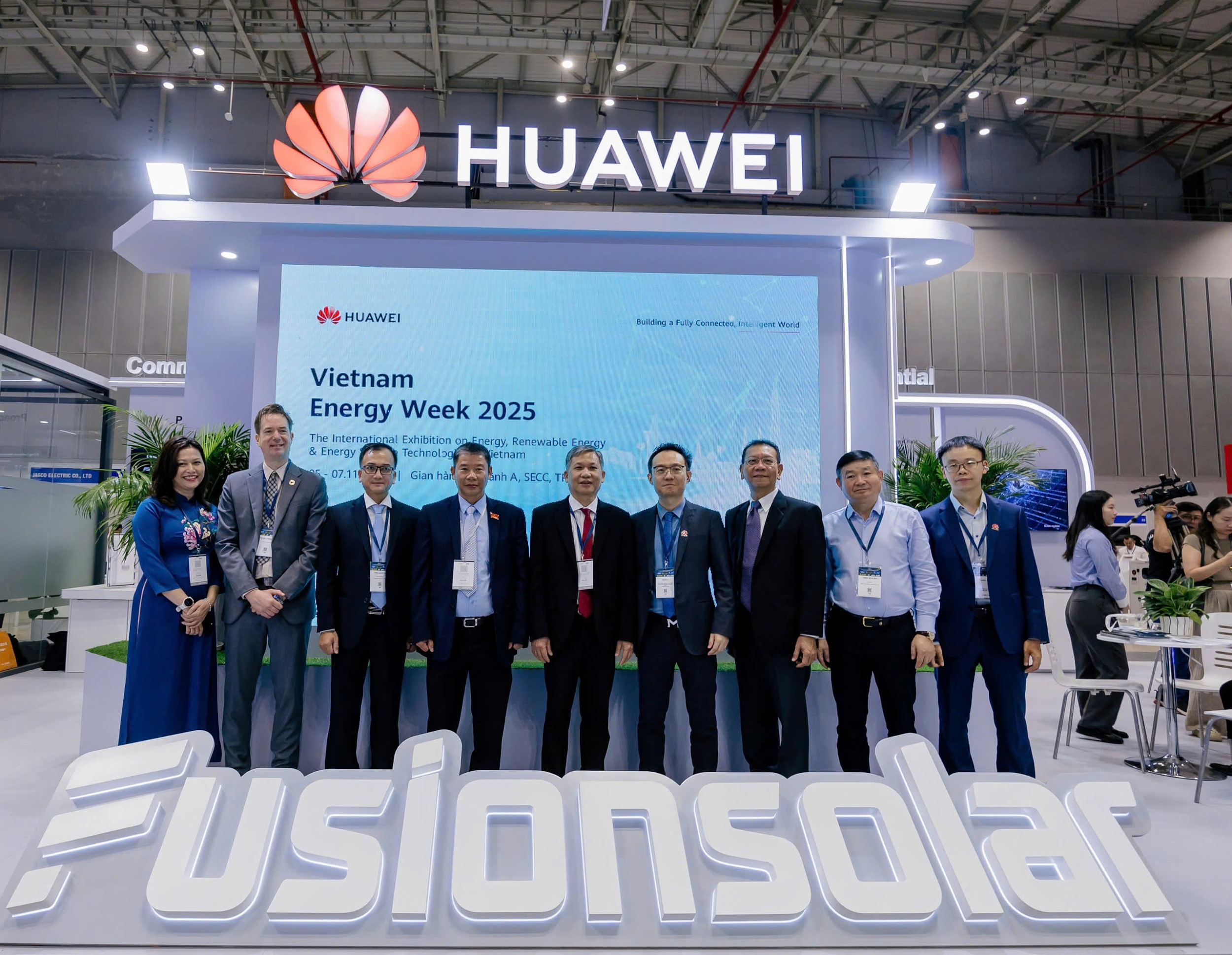 Huawei FusionSolar makes its mark at Vietnam Energy Week 2025.