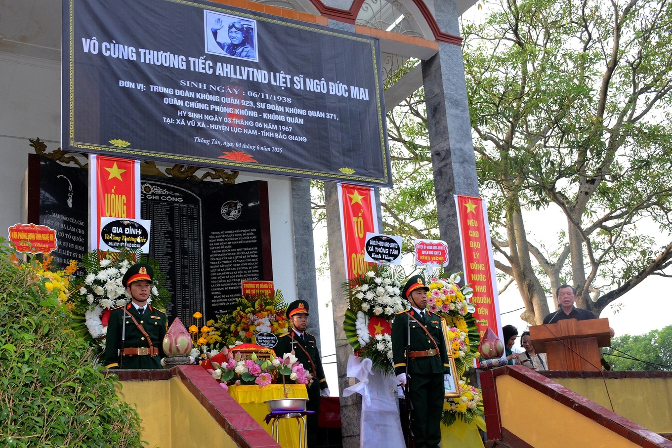 An táng hài cốt phi công anh hùng Ngô Đức Mai | Báo Dân trí