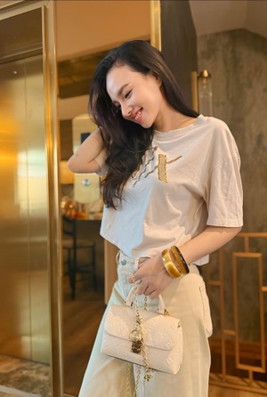 Đọ gu thời trang của 2 bà xã đạo diễn nổi tiếng Minh Hà và Đinh Ngọc Diệp | Báo Dân trí