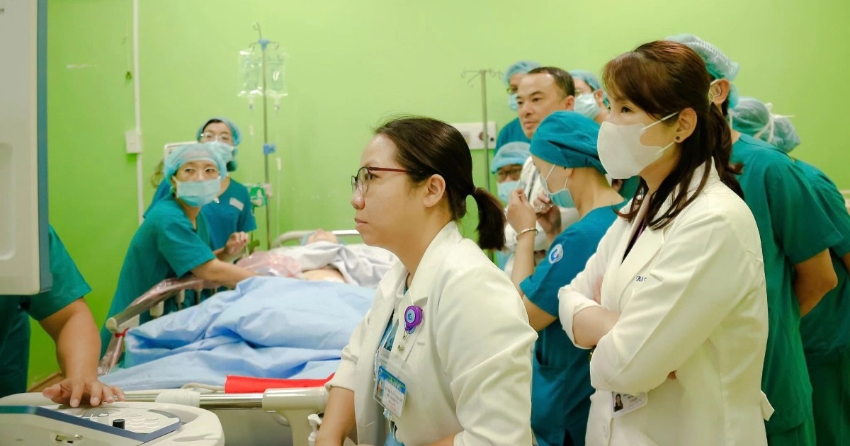 Điều đặc biệt đến với bác sĩ thông tim bào thai cứu con sản phụ ...