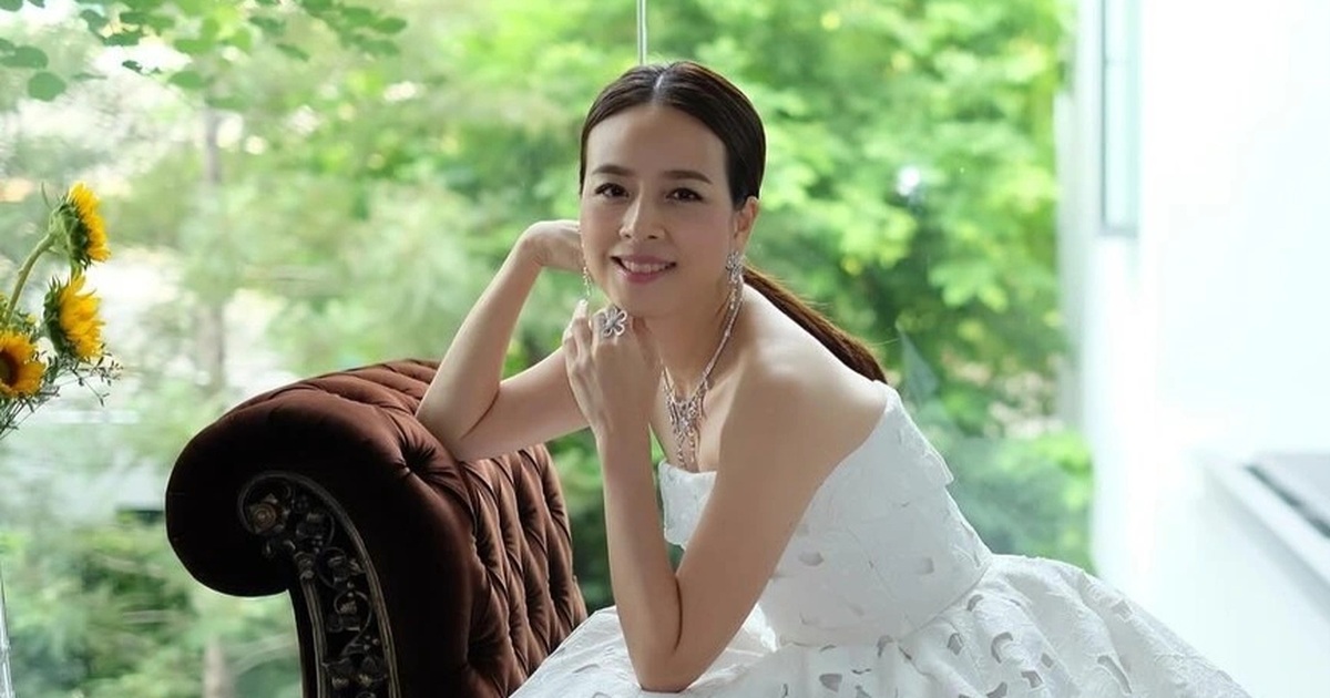 Sinh ra trong giàu có, Madam Pang của bóng đá Thái Lan mơ làm giáo viên | Báo Dân trí