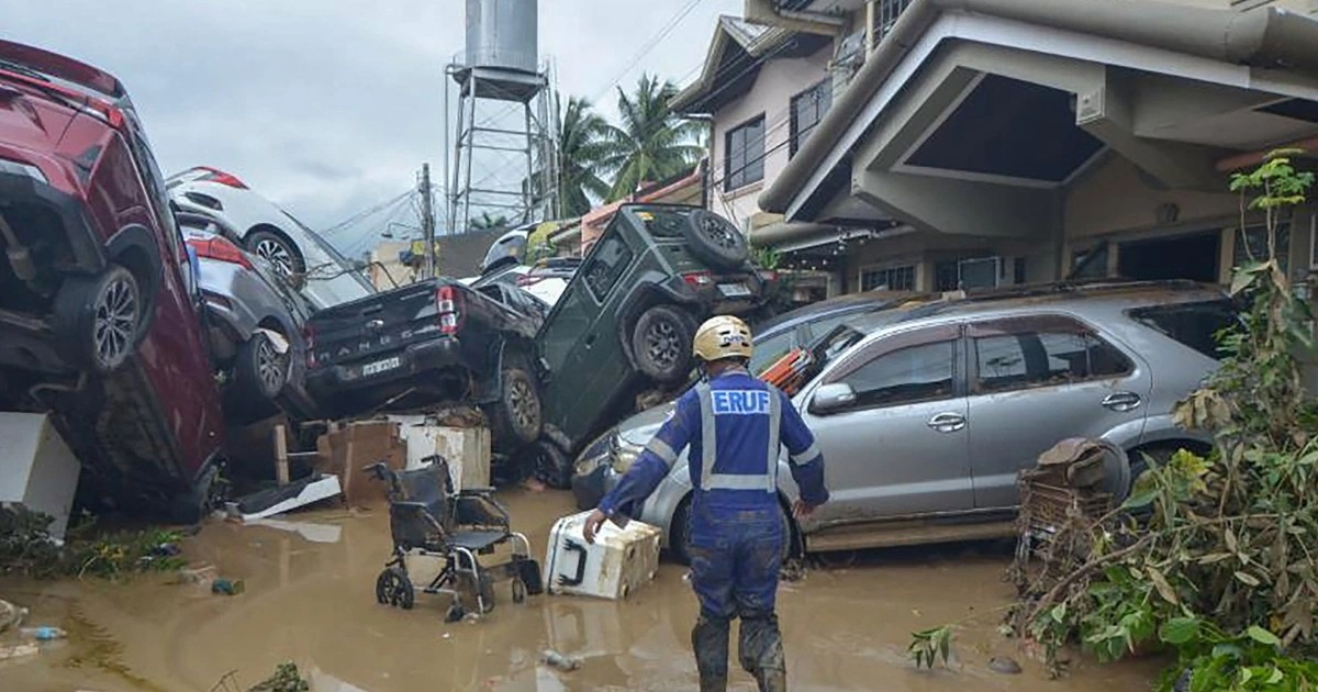 Bão Kalmaegi với gió giật 185km/h gây lũ lụt diện rộng ở Philippines | Báo Dân trí
