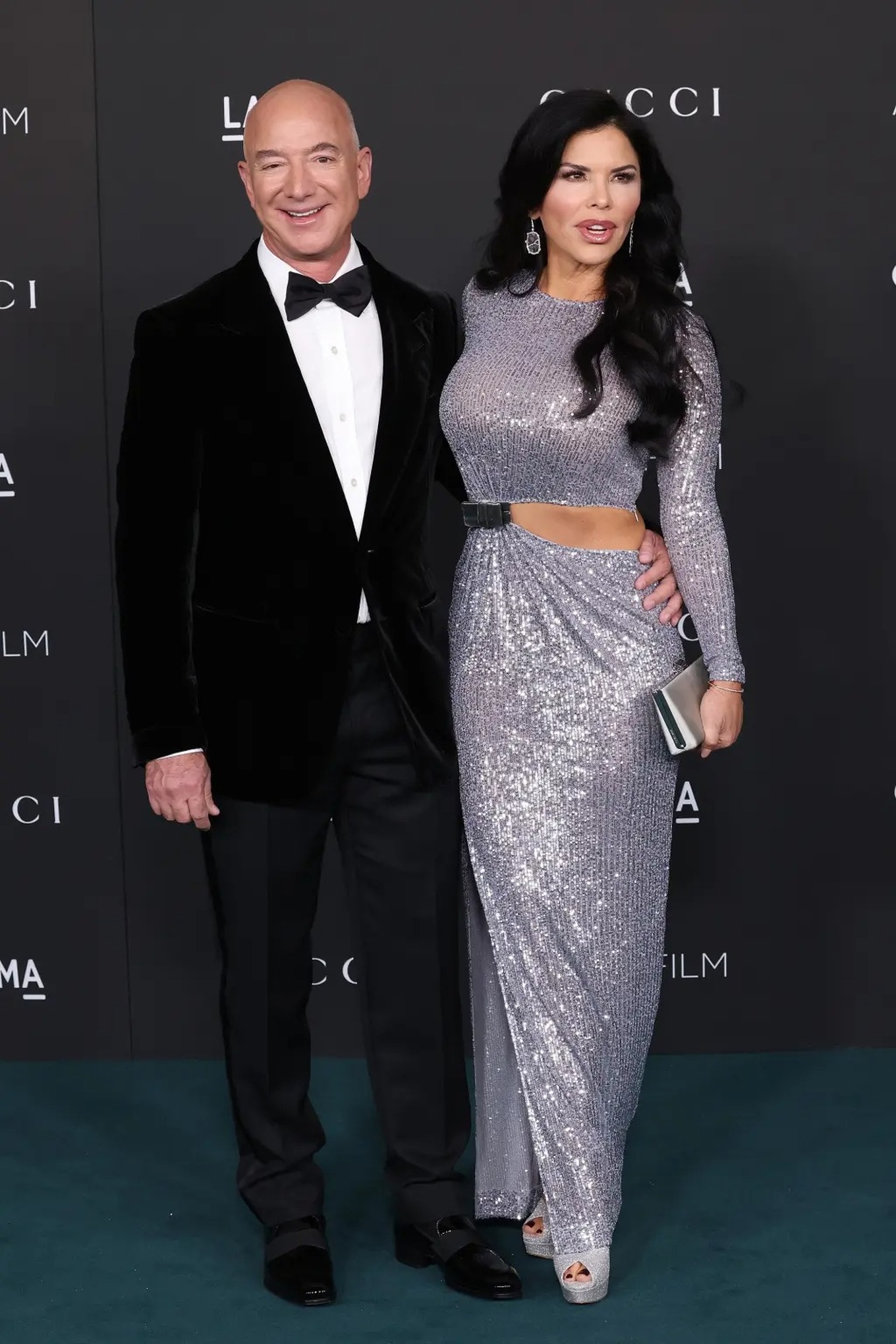 Bạn gái tỷ phú Jeff Bezos tiết lộ lý do cặp đôi quấn quýt không rời ...