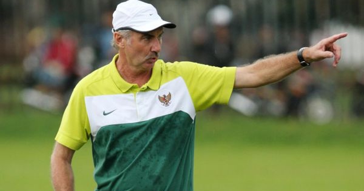 Lên cơn đau tim, HLV Alfred Riedl không thể nhận việc tại Indonesia ...