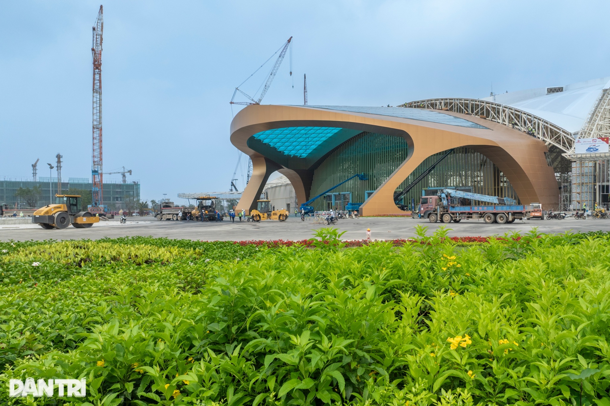 Lộ diện "thần Kim Quy" khổng lồ tại dự án triển lãm Top 10 châu Á ở Hà Nội | Báo Dân trí