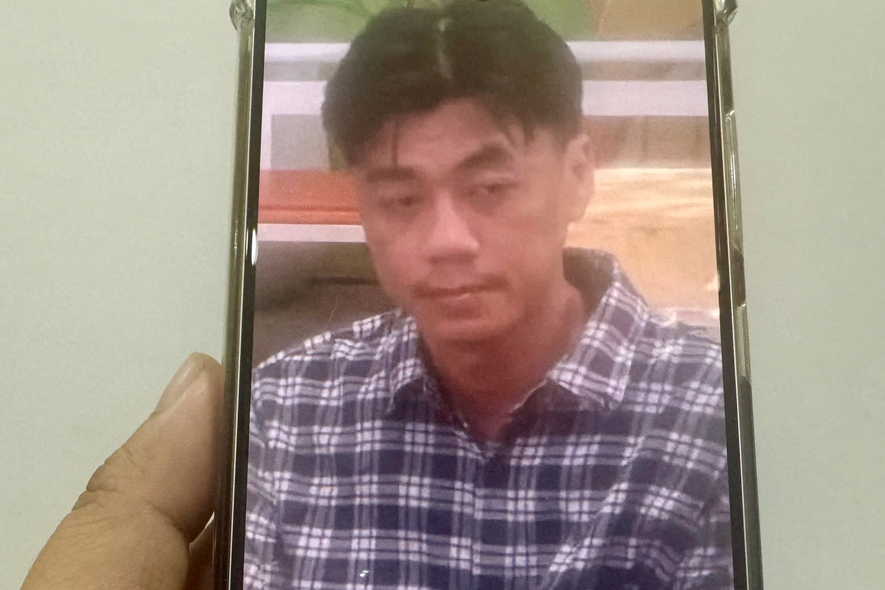 Cô gái bị bạn trai quen qua mạng dùng "ảnh nóng" tống tiền ở Đồng Nai ...