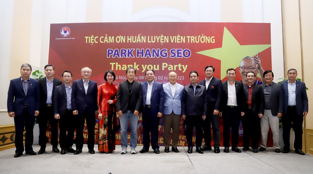 VFF tri ân HLV Park Hang Seo và trợ lý Lee Young Jin | Báo Dân trí