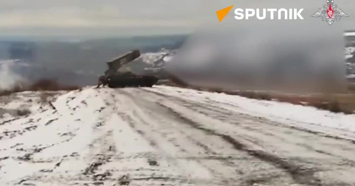 Video: "Hỏa thần nhiệt áp" Nga phá hủy cứ điểm Ukraine | Báo Dân trí