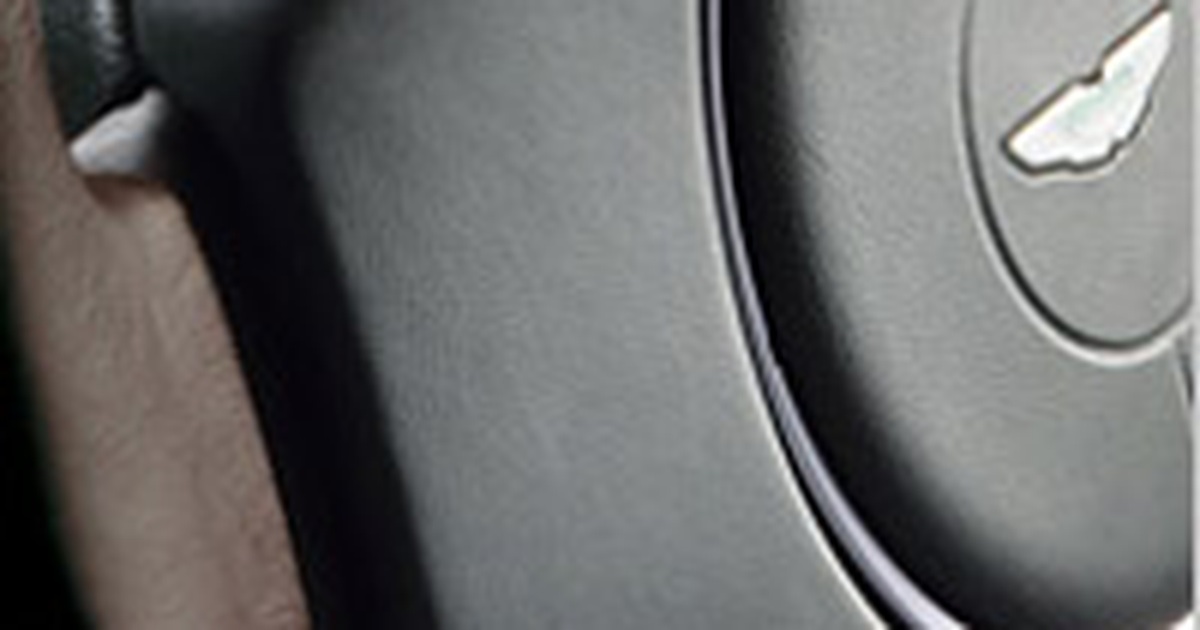 Aston Martin sẽ sản xuất xe DBX 700 mã lực | Báo Dân trí