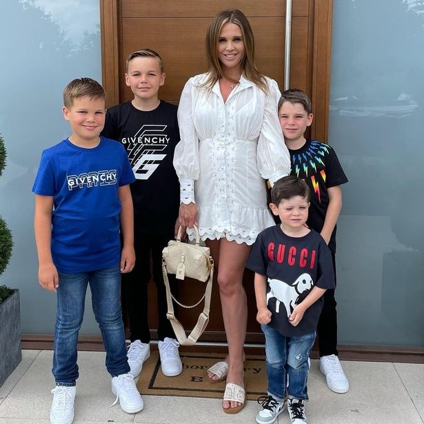 Hoa hậu Anh Danielle Lloyd sinh con thứ năm | Báo Dân trí