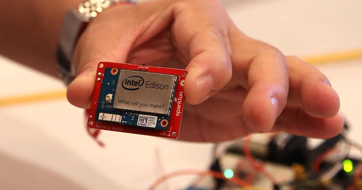 Intel trình diễn sản phẩm thông minh đeo trên người với chip Edison ...