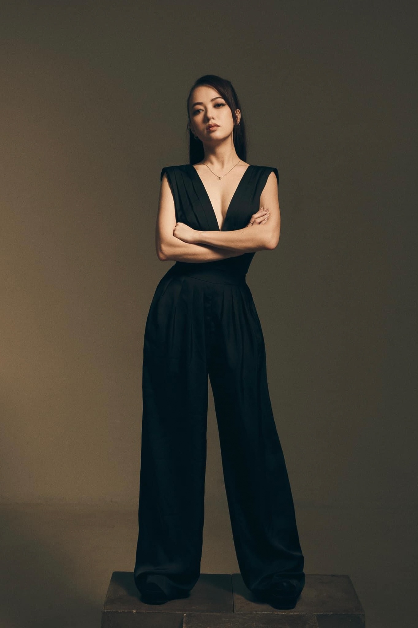 "Bé Xuân Nghi" tuổi 30: Mặc gợi cảm, diện mạo thay đổi sau nhiều năm | Báo Dân trí