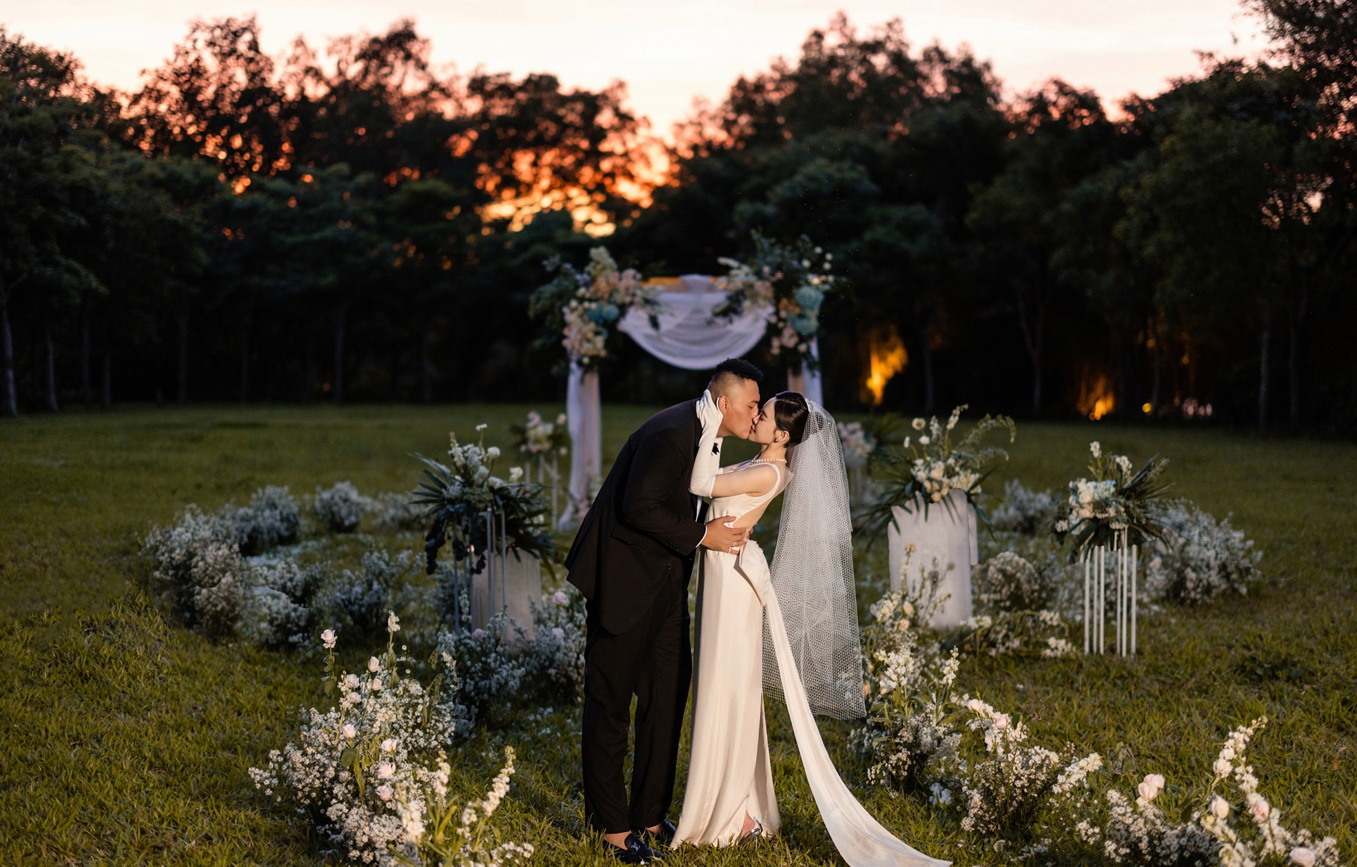 Fabo Nguyễn bất ngờ cầu hôn vợ Vân Tiny sau 8 năm kết hôn | Báo Dân trí