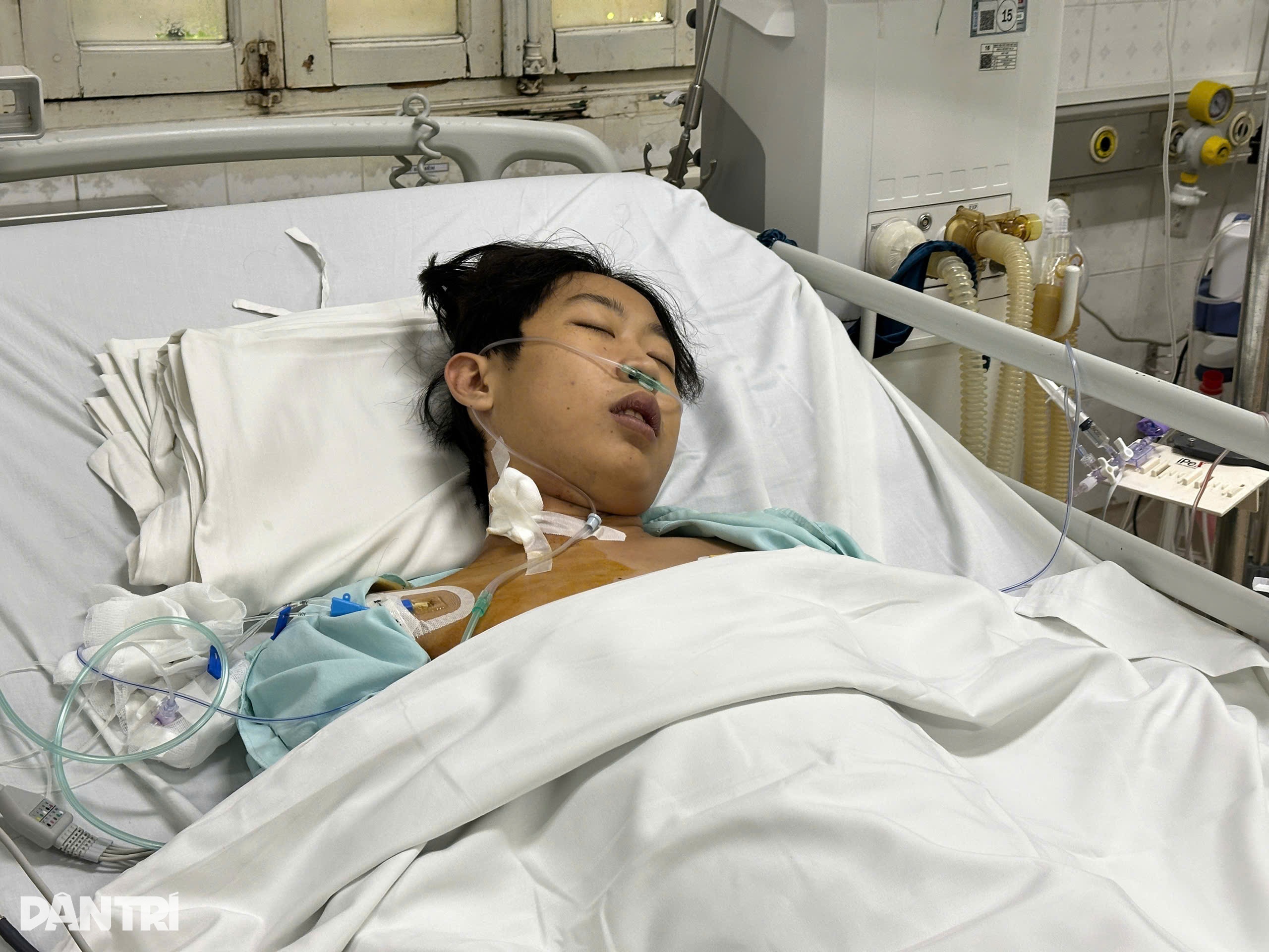 Trái tim mới hồi sinh chàng trai 18 tuổi sau 10 năm bạo bệnh | Báo Dân trí