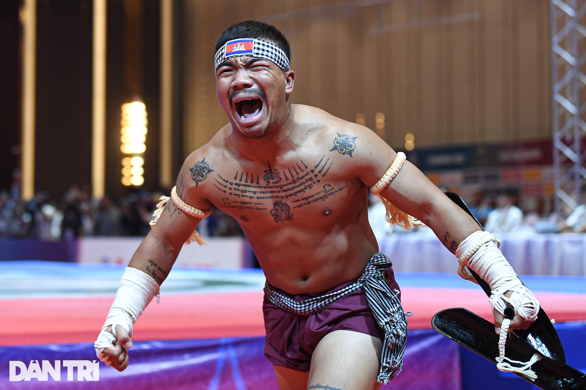 Võ sĩ chủ nhà gào thét chạy quanh sân, khẳng định sức mạnh môn Kun ...