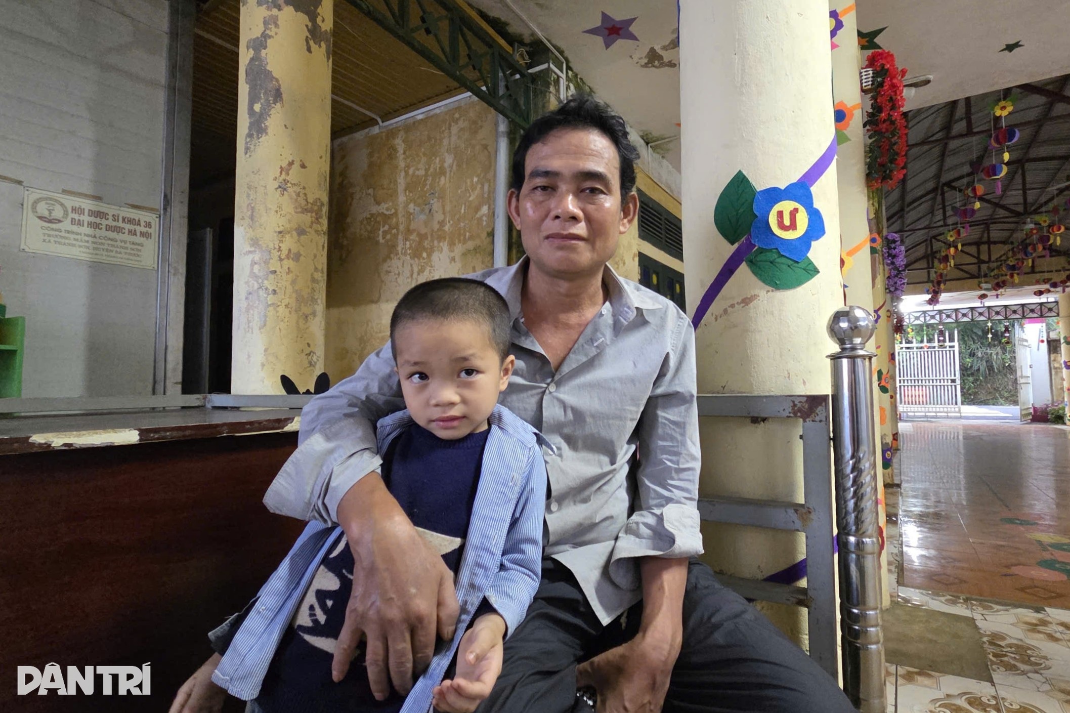 Thầy hiệu trưởng mầm non trích lương đóng tiền ăn bán trú cho học trò ...