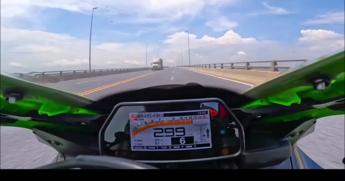 Video: Thanh niên phóng phân khối lớn 299km/h còn đăng video lên mạng để khoe | Báo Dân trí