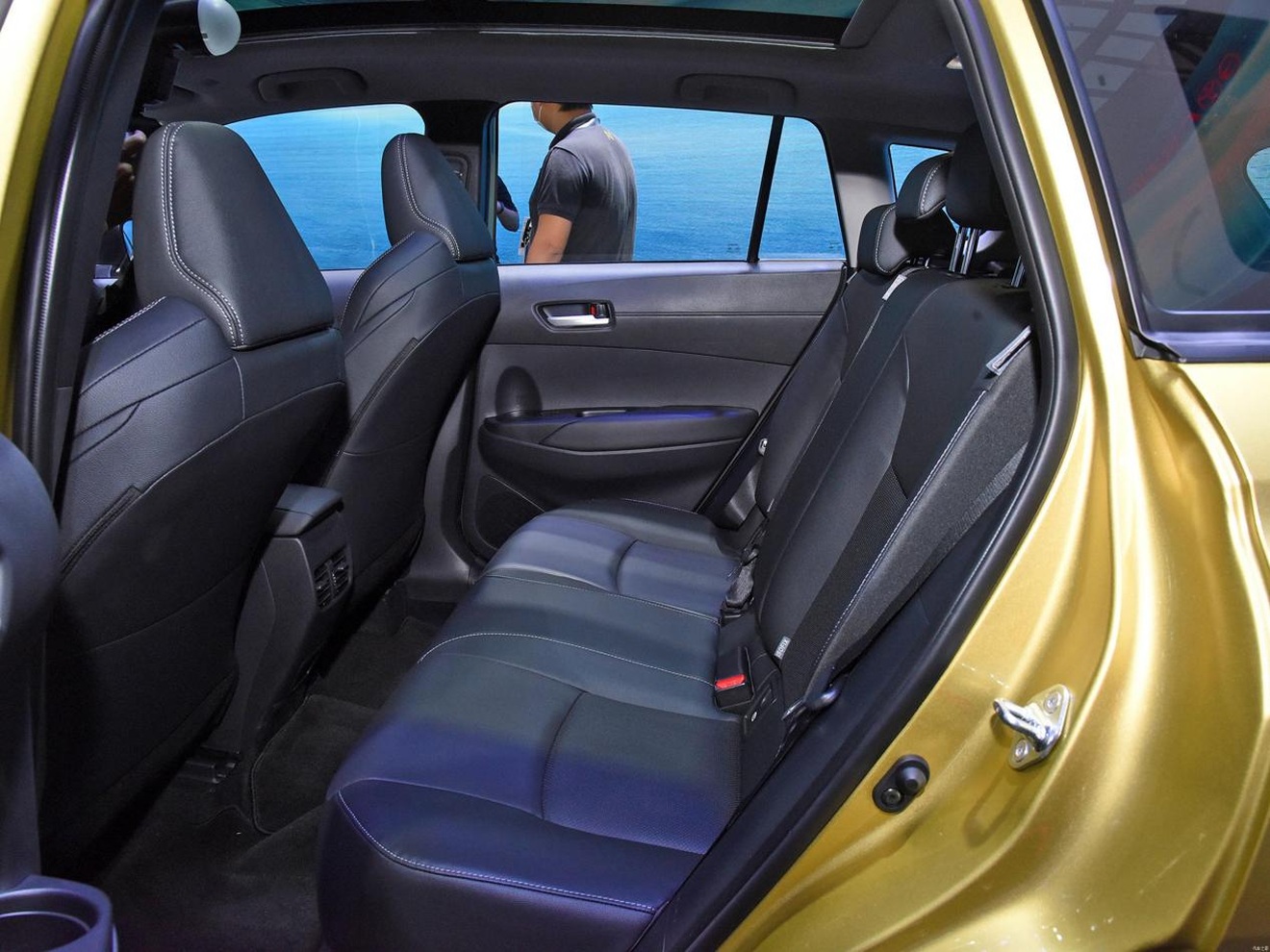 Chi tiết Toyota Frontlander 2022: Phiên bản "song sinh" của Corolla ...