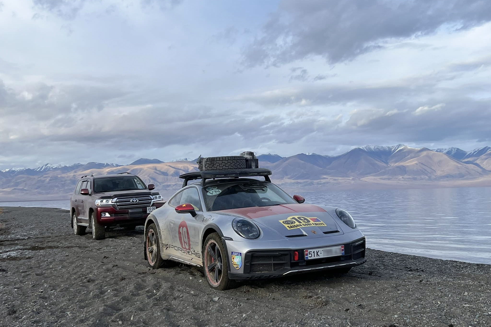 Porsche 911 Dakar thứ 3 về Việt Nam, sẽ cùng chủ xe đi xuyên lục địa Á - Âu | Báo Dân trí