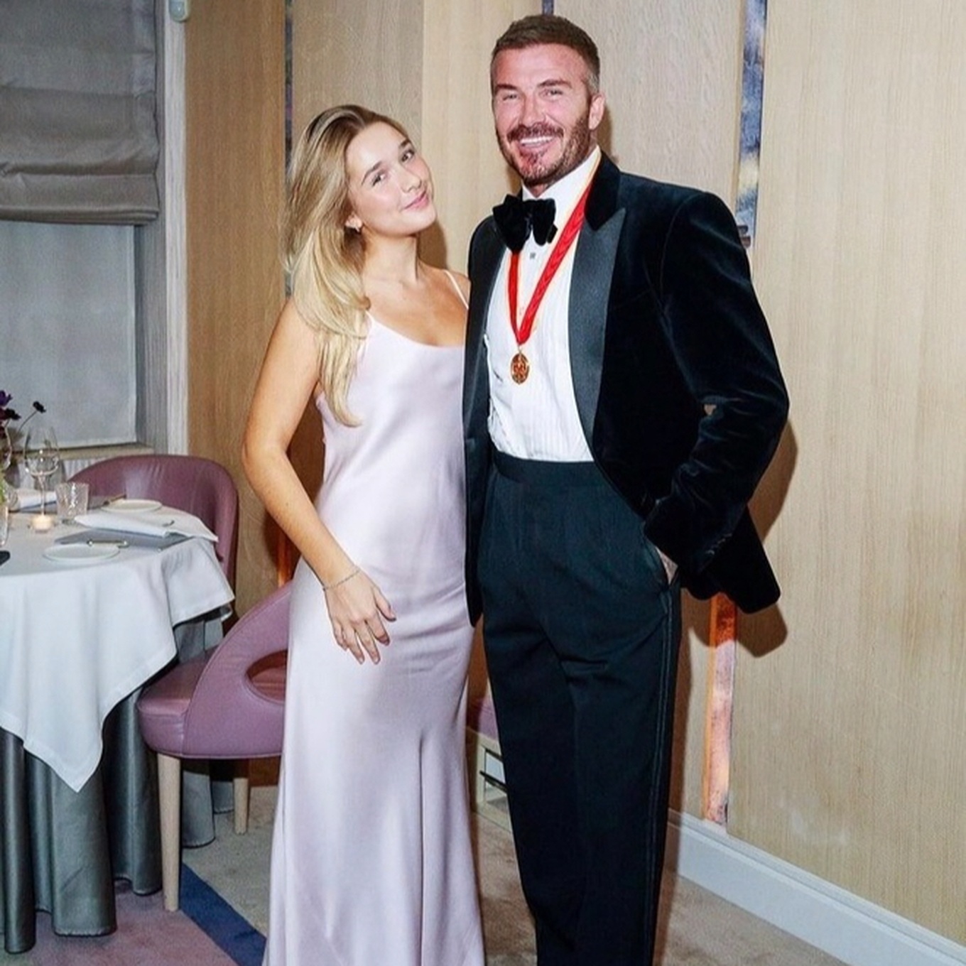 Nỗi buồn trong ngày phong tước Hiệp sĩ của David Beckham | Báo Dân trí