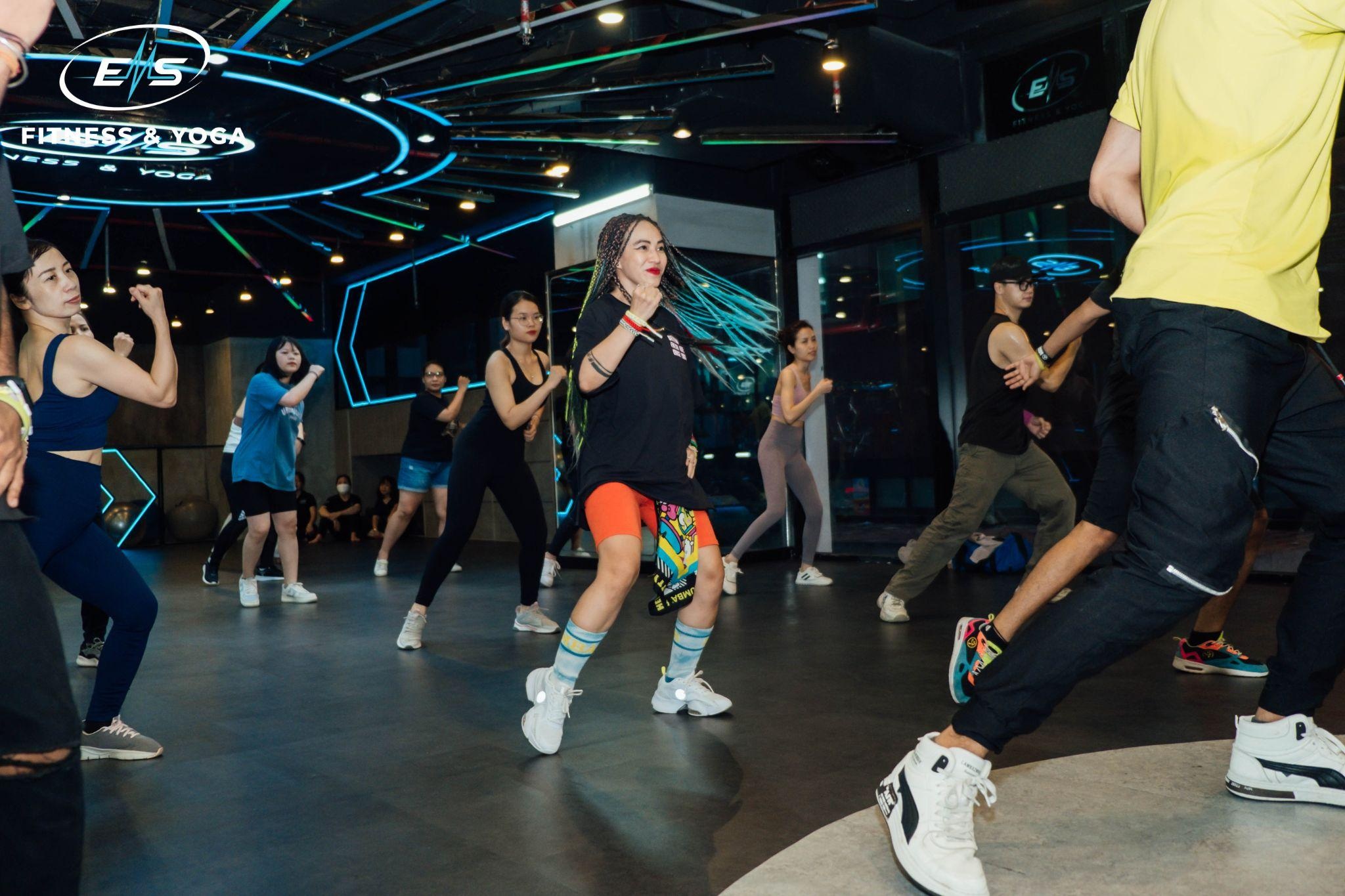 EMS Fitness & Yoga đồng hành báo Dân trí xác lập kỷ lục yoga Việt Nam ...