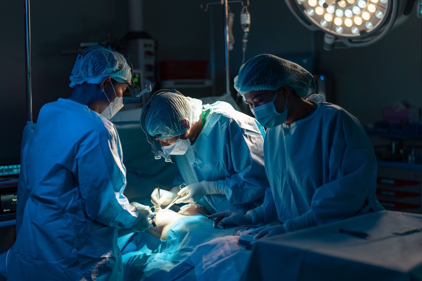 Nâng ngực Dual Plane - kỹ thuật cắt cơ tạo hình bầu ngực | Báo Dân trí