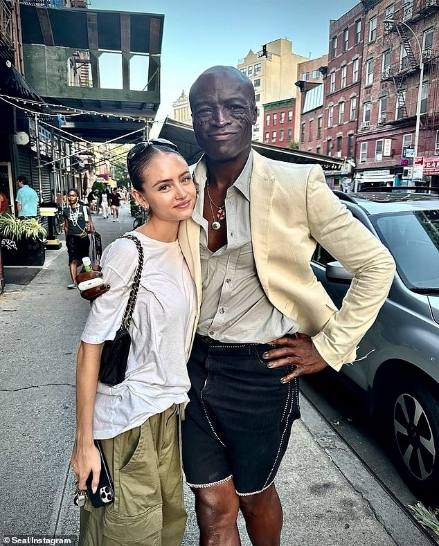 Seal cảm ơn con gái nuôi sau khi cô đoàn tụ với cha ruột triệu phú | Báo Dân trí