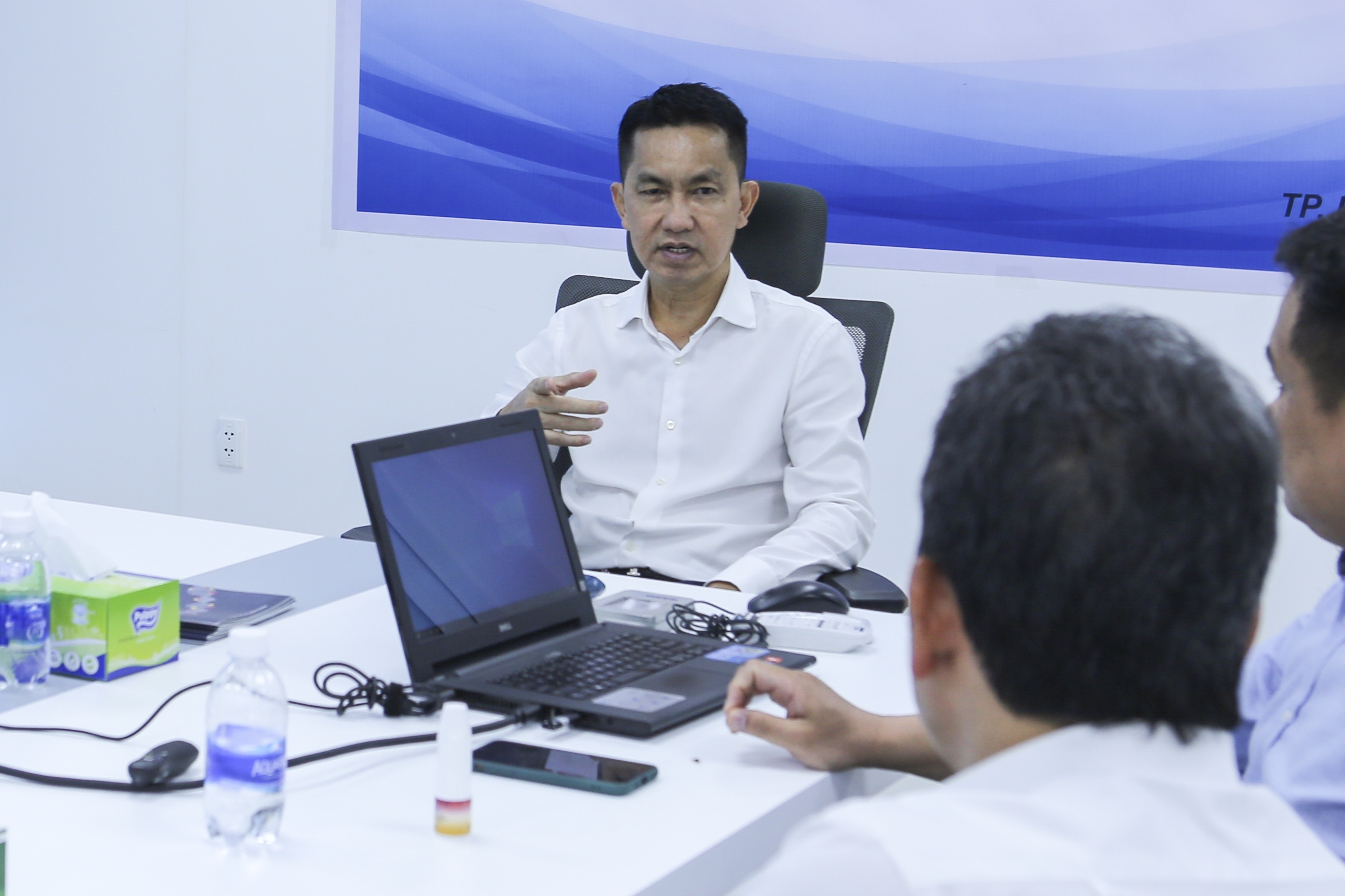 Ông Hồ Nhân, người chụp ảnh cùng Hiền Hồ, là ai? | Báo Dân trí