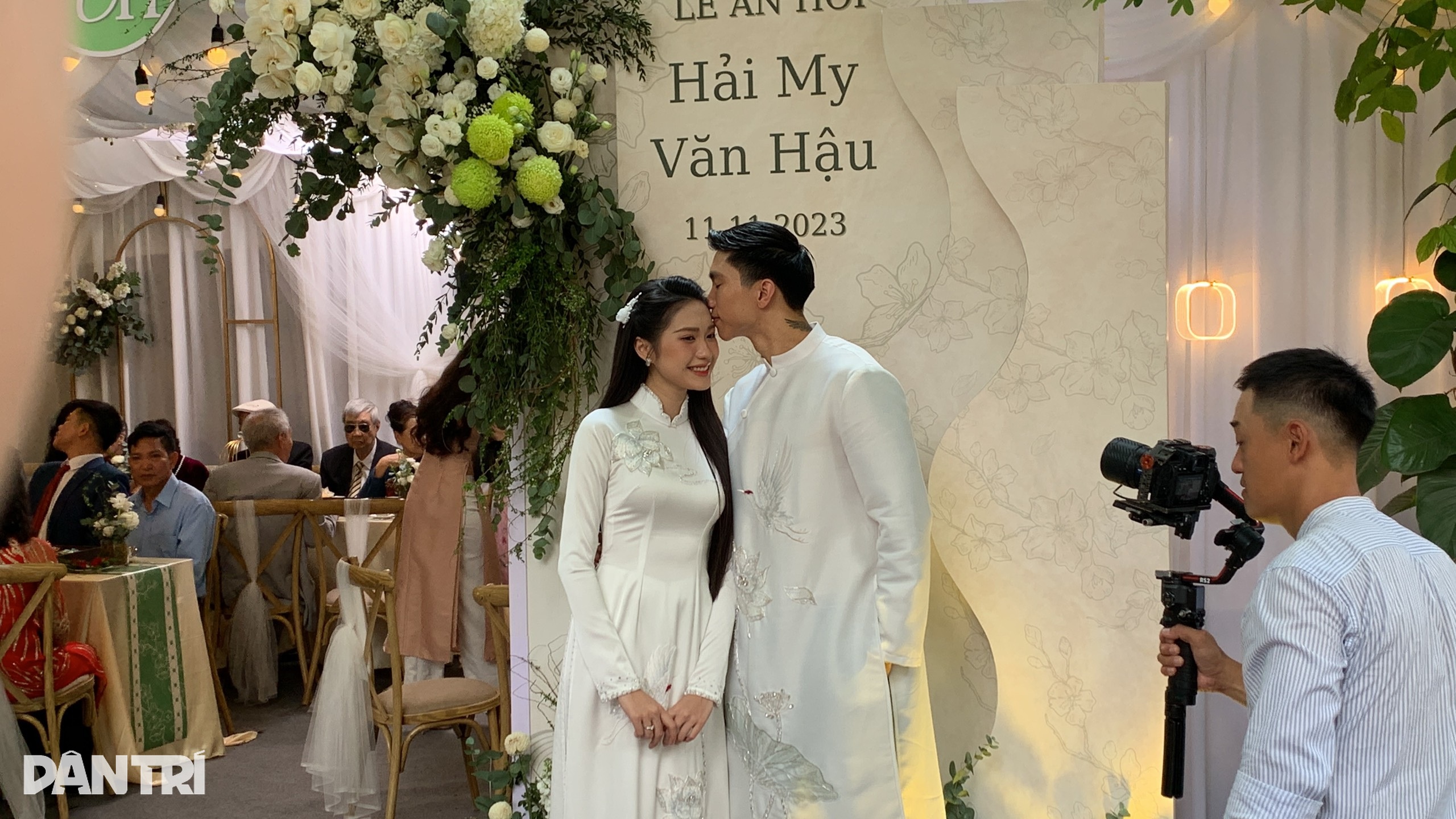 Đám cưới Đoàn Văn Hậu - Doãn Hải My: Gia đình chú rể đi xích lô rước dâu | Báo Dân trí