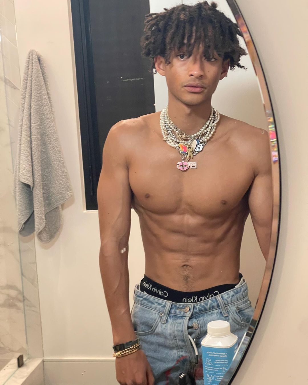 Từ ăn chay tới mức "da bọc xương", Jaden Smith chuyển sang khoe cơ bắp ...