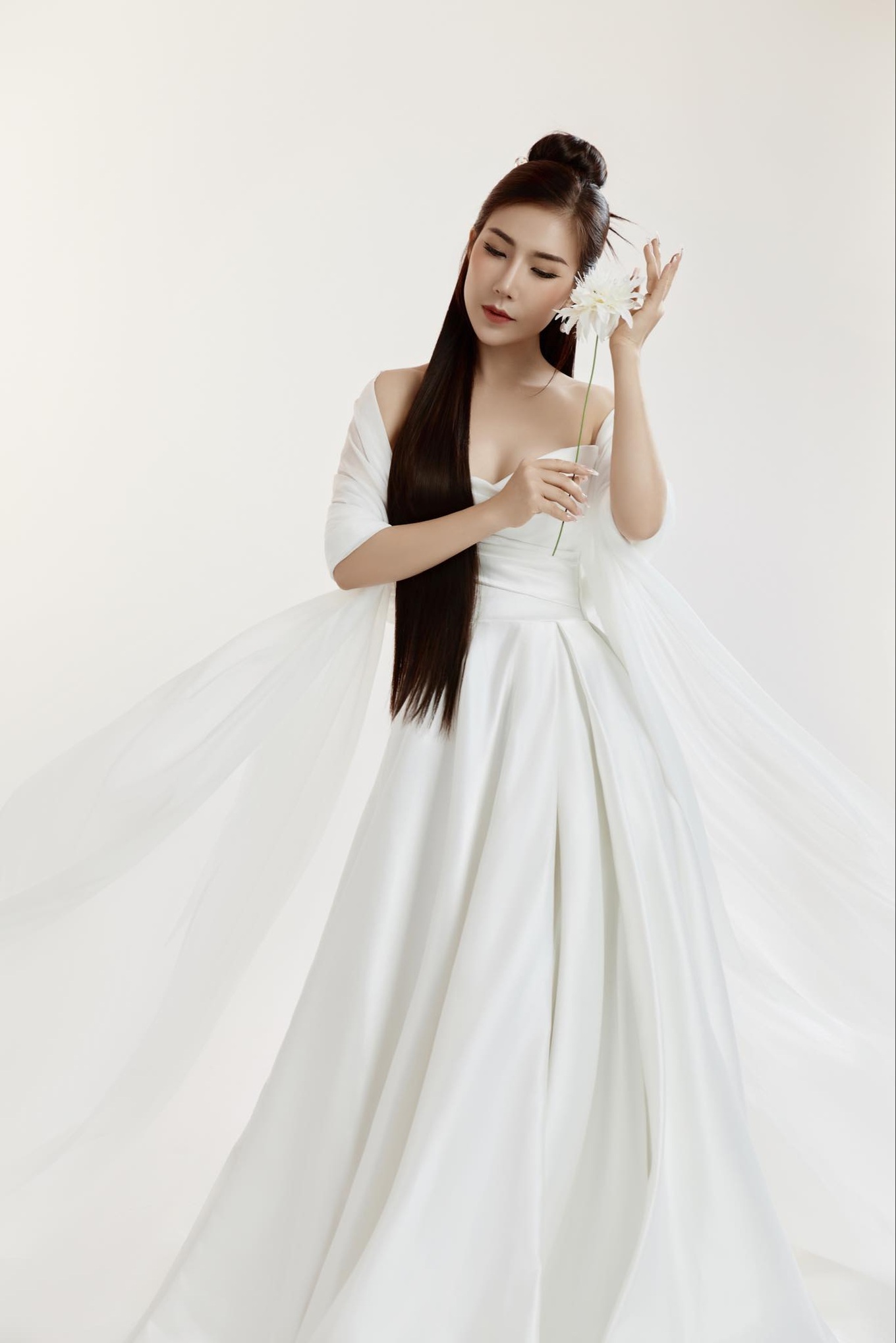 Hoàng Y Nhung sau biến cố: "Tôi từ bỏ tham vọng, không muốn bon chen" | Báo Dân trí