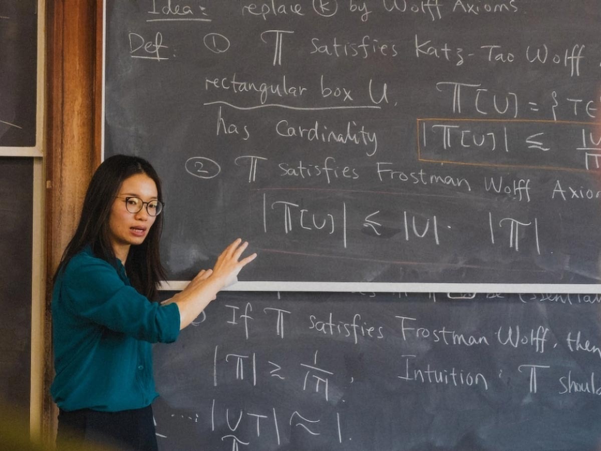 Bài toán hình học tồn tại suốt một thế kỷ đã có lời giải | Báo Dân trí