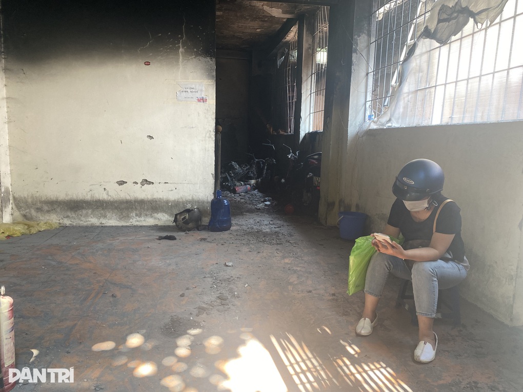 Cô Gái ôm Chặt Lính Cứu Hỏa Khóc Nức Nở Tôi Như được Sinh Ra Một Lần