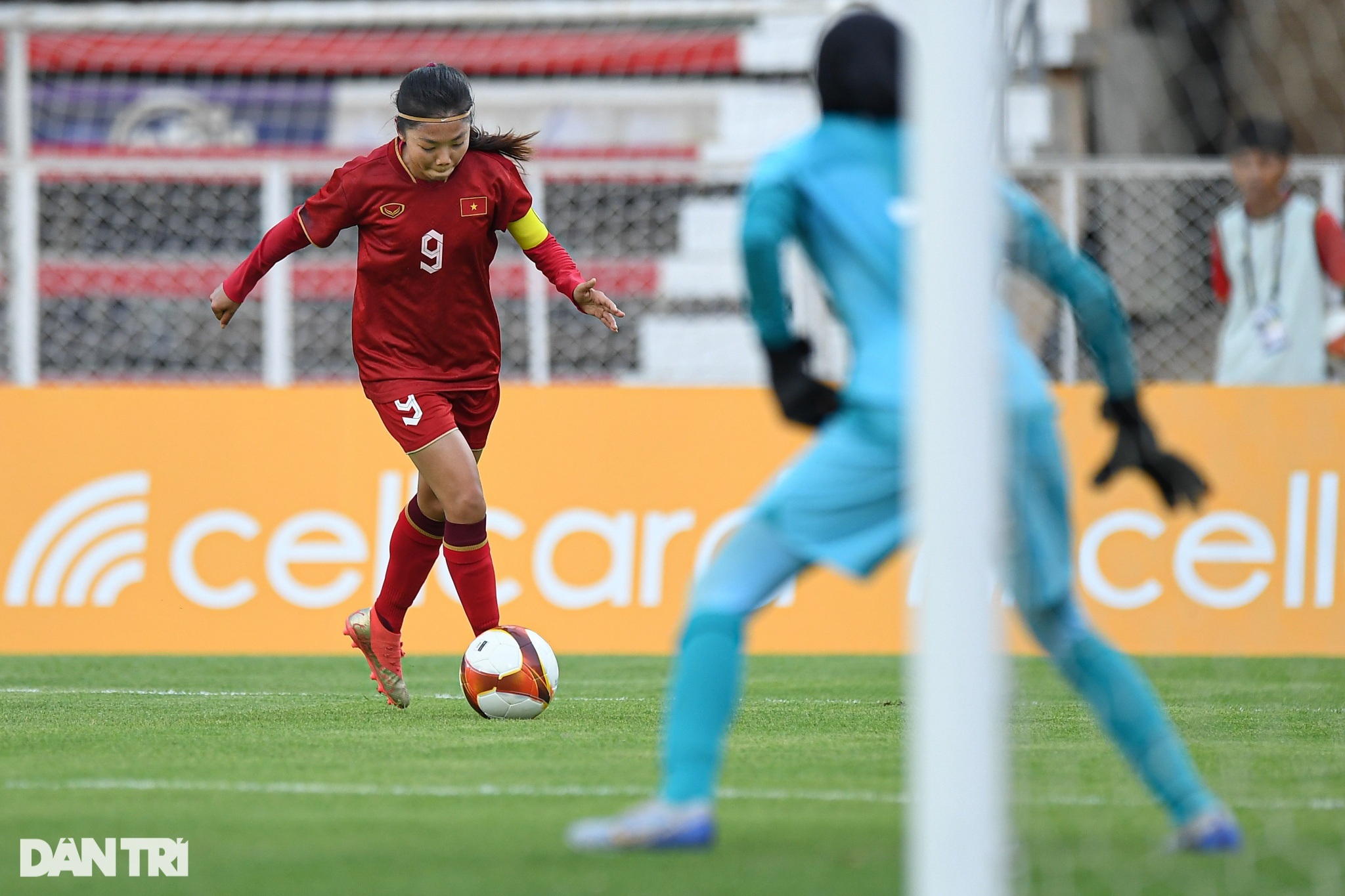 Huỳnh Như xâu kim, làm khổ đối thủ trong chiến thắng 3-0 của nữ Việt ...