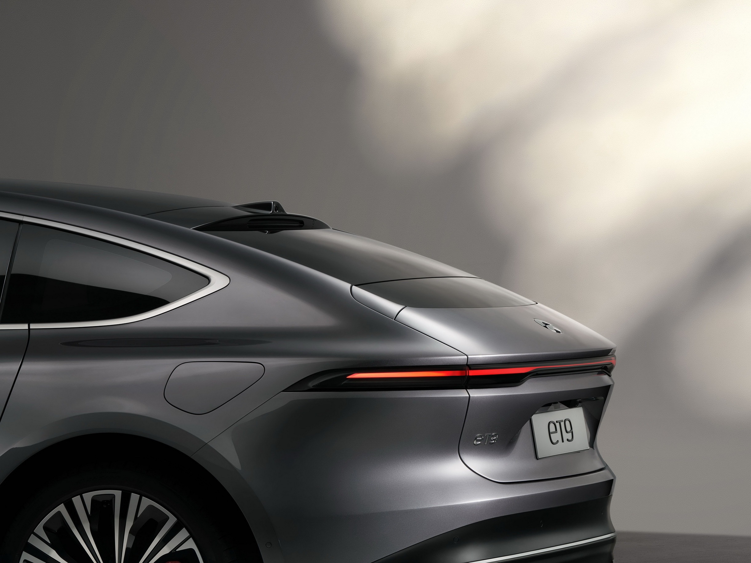 Xe điện Trung Quốc Nio ET9 đi thêm được 255km chỉ sau 5 phút sạc | Báo Dân trí