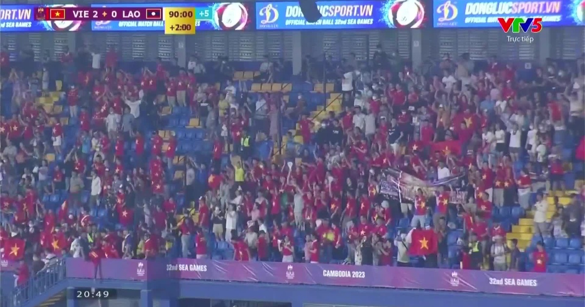 Video: U22 Việt Nam 2-0 U22 Lào: Quốc Việt đặt dấu ấn | Báo Dân trí