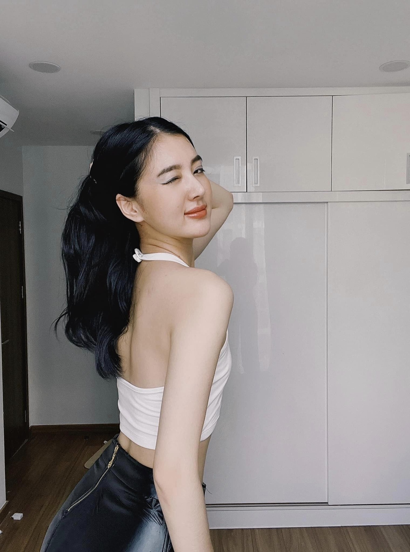 Bạn gái kém 17 tuổi của Hồ Quang Hiếu: Cao 1,8m, hình thể nóng bỏng | Báo Dân trí