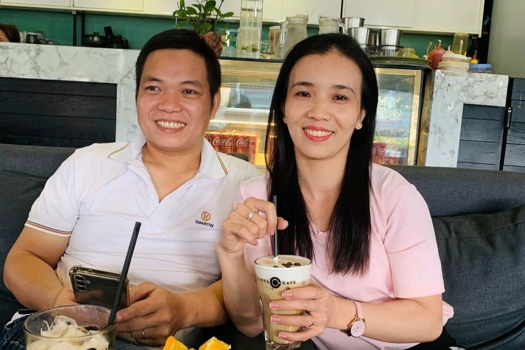 Chồng kỹ sư, vợ giáo viên: Ngày đi làm, tối chạy Grab, làm 5 nghề kiếm ...