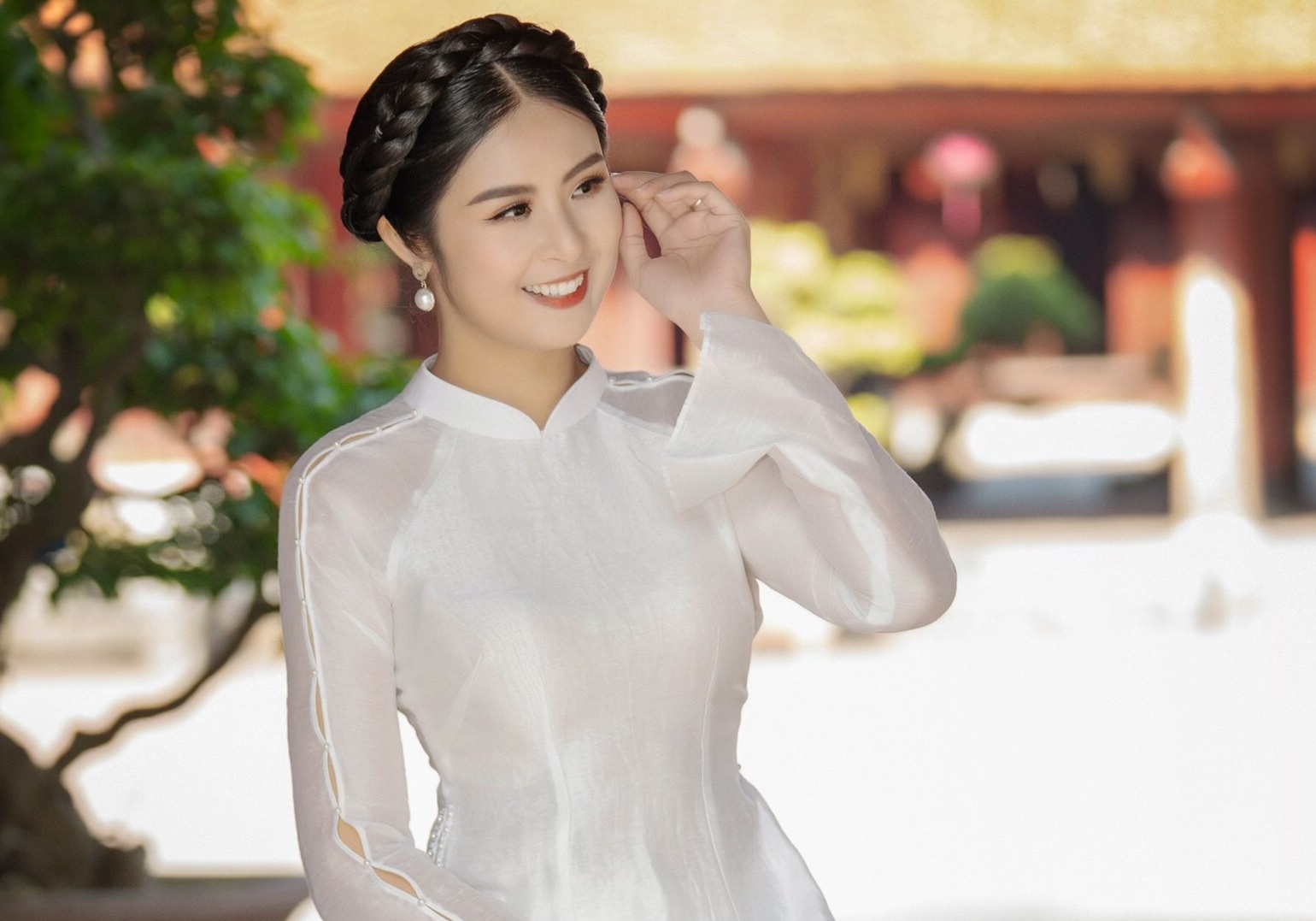 Pha kịch tính ở giá cổ phiếu công ty nơi hoa hậu Ngọc Hân từng làm sếp ...