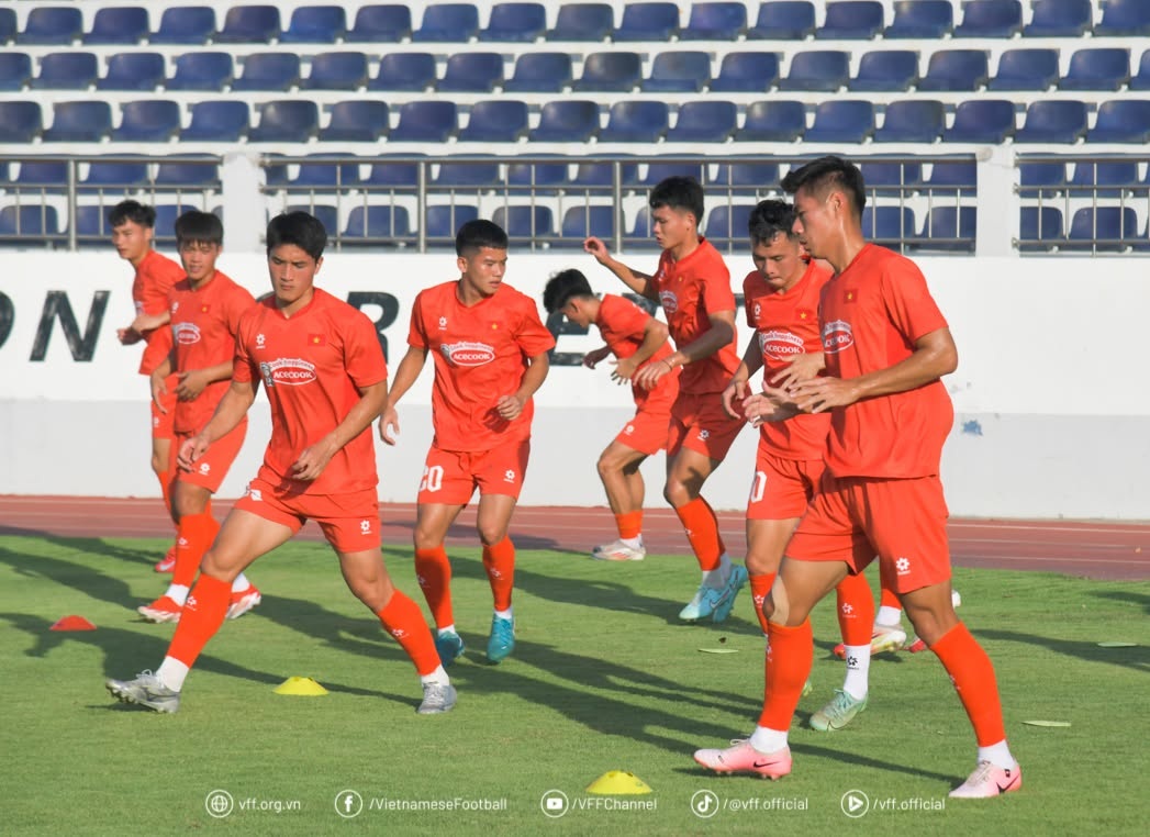 U23 Việt Nam chuẩn bị cho giải khu vực, HLV Kim Sang Sik trực tiếp cầm quân | Báo Dân trí