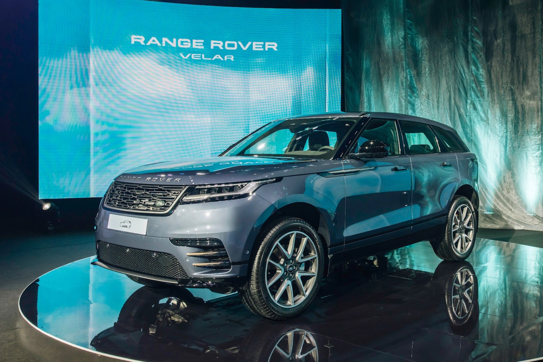 Range Rover Velar 2025 giá từ 3,73 tỷ đồng, lần đầu có bản hybrid cắm ...