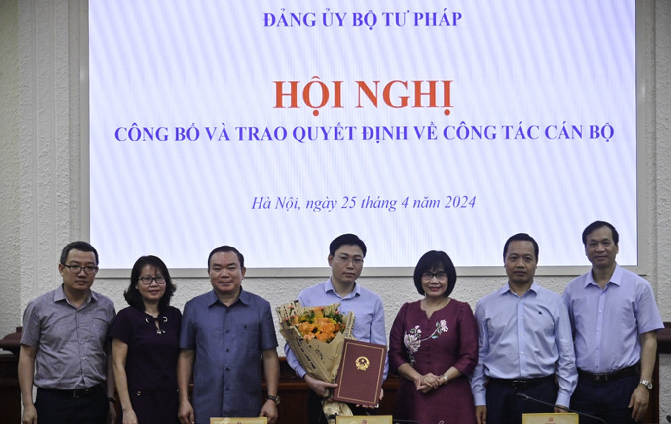 Ông Đỗ Xuân Quý tham gia Ban Chấp hành Đảng bộ Bộ Tư pháp | Báo Dân trí