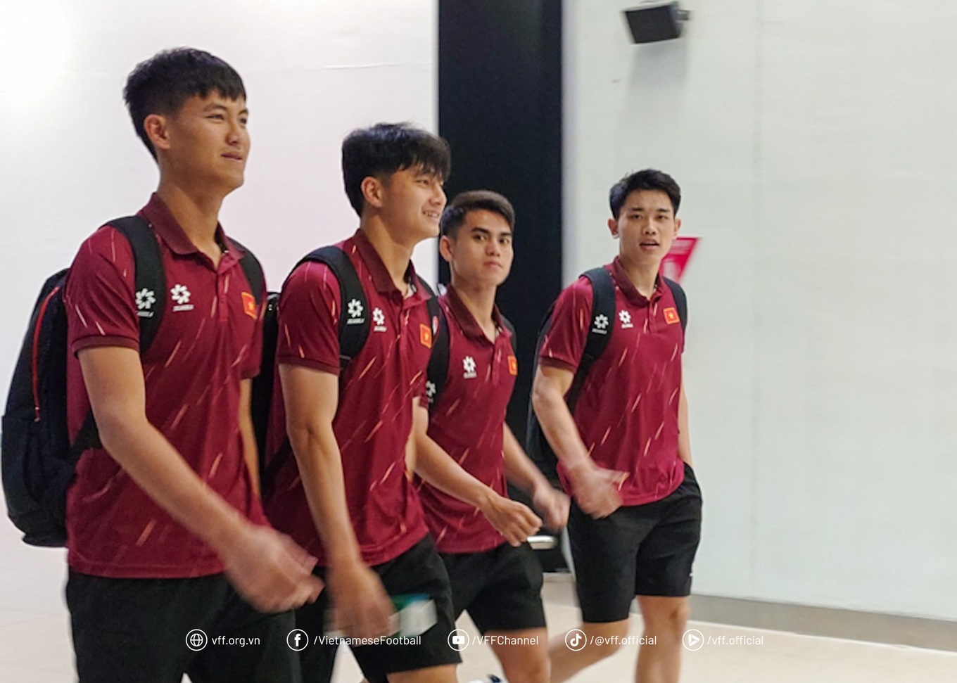 U23 Vietnam arrives in Indonesia, excited before the match