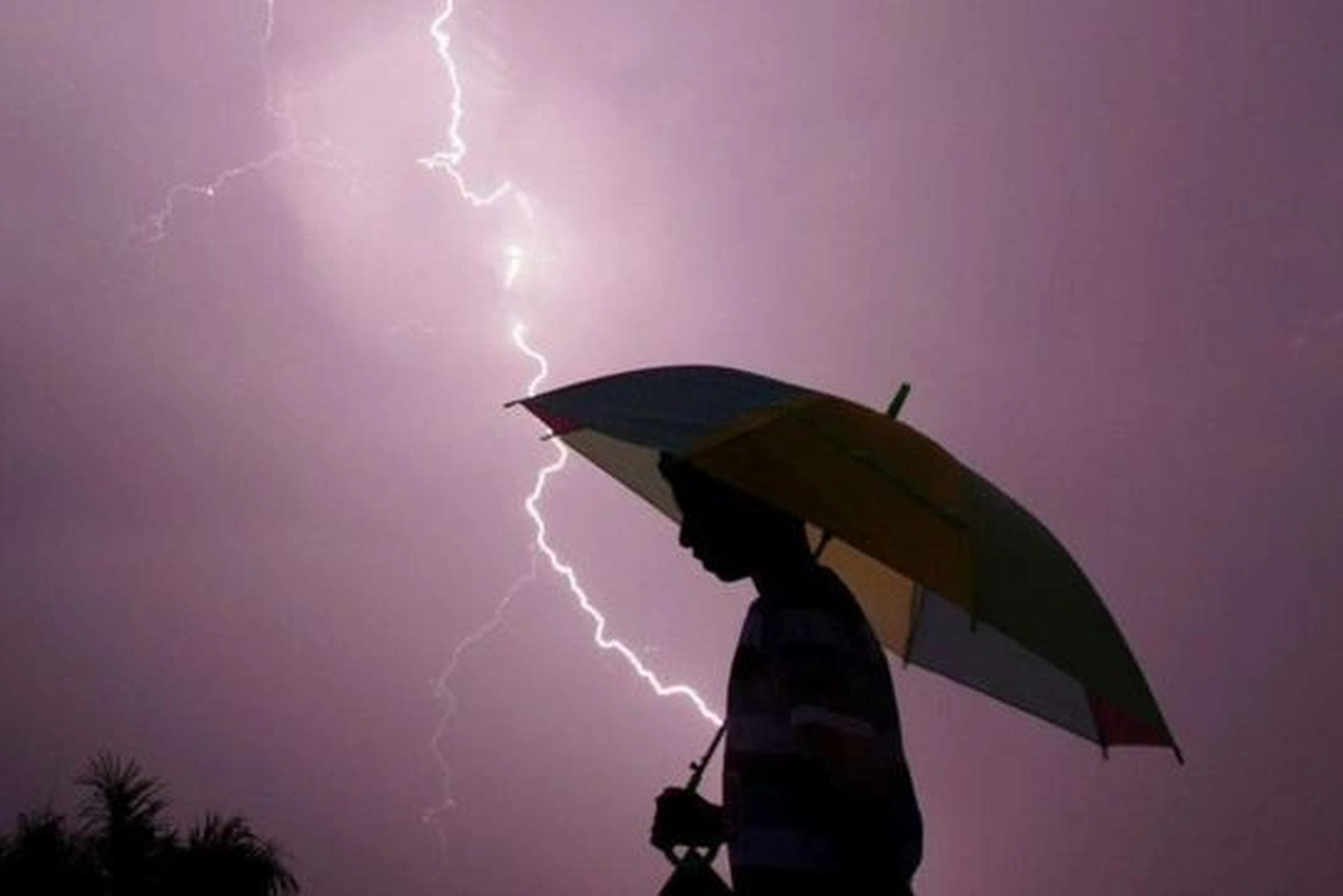 Hy hữu người đàn ông bị sét đánh 2 lần trong 5 phút | Báo Dân trí