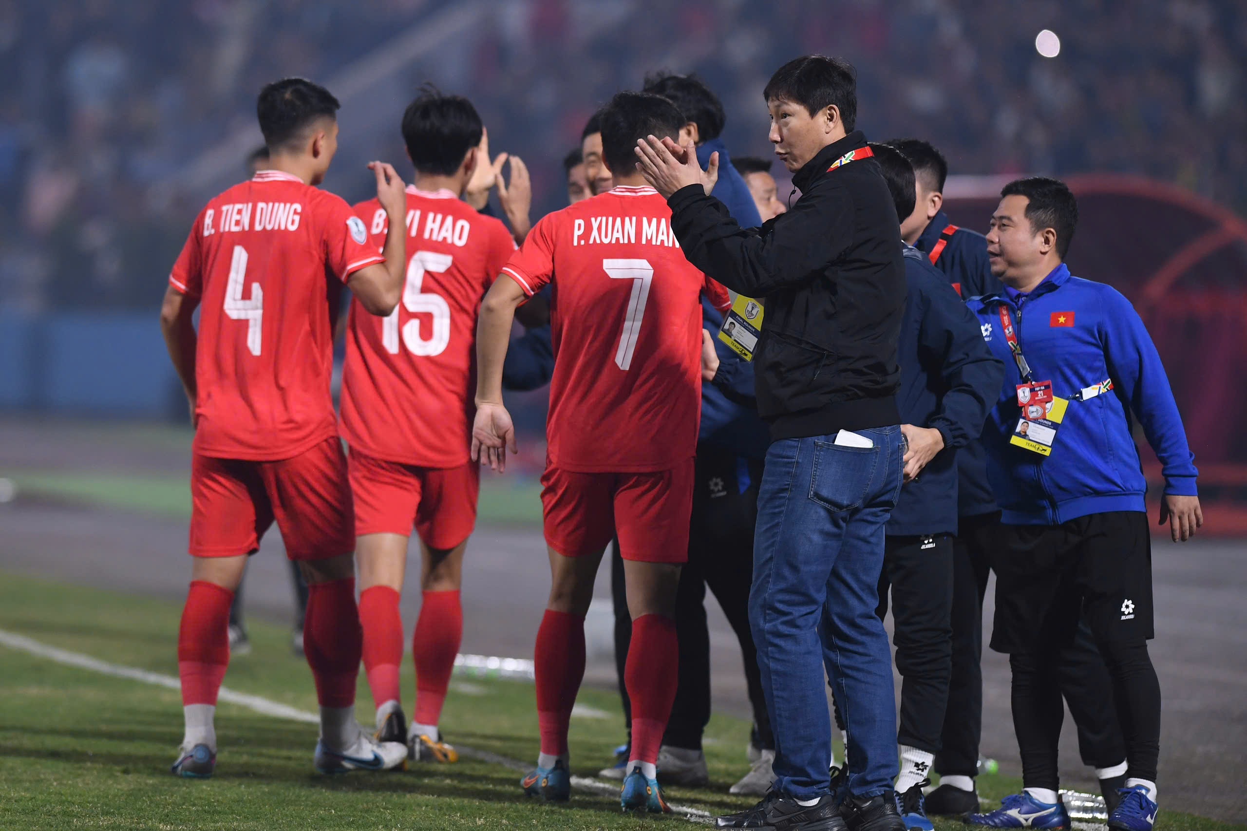 Báo Hàn Quốc so sánh thành tích của HLV Kim Sang Sik và Shin Tae Yong | Báo Dân trí