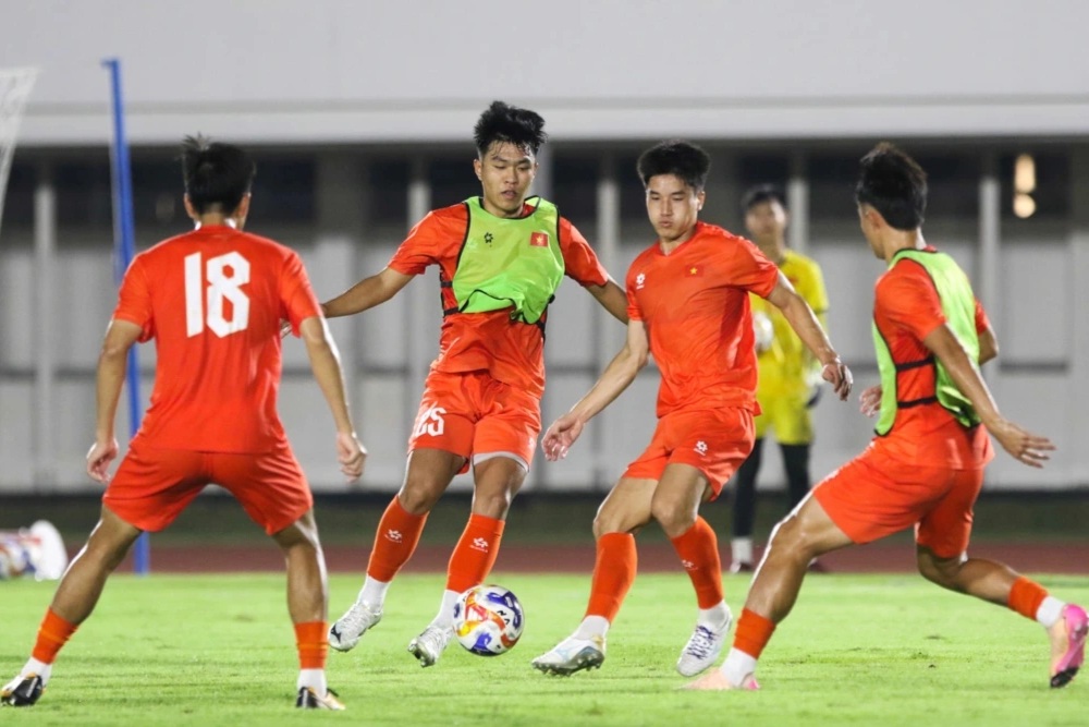 U23 Việt Nam rèn luyện lối chơi, chờ đối đầu U23 Lào | Báo Dân trí