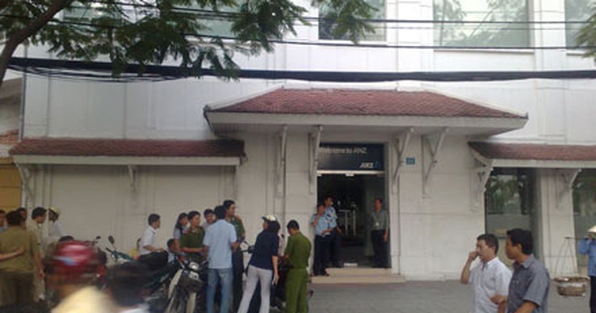 Sập trần thạch cao, 4 phụ nữ bị thương nhẹ | Báo Dân trí