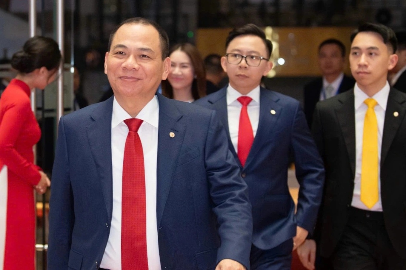 Billionaire Pham Nhat Vuong's son, Ho Hung Anh and common points in business